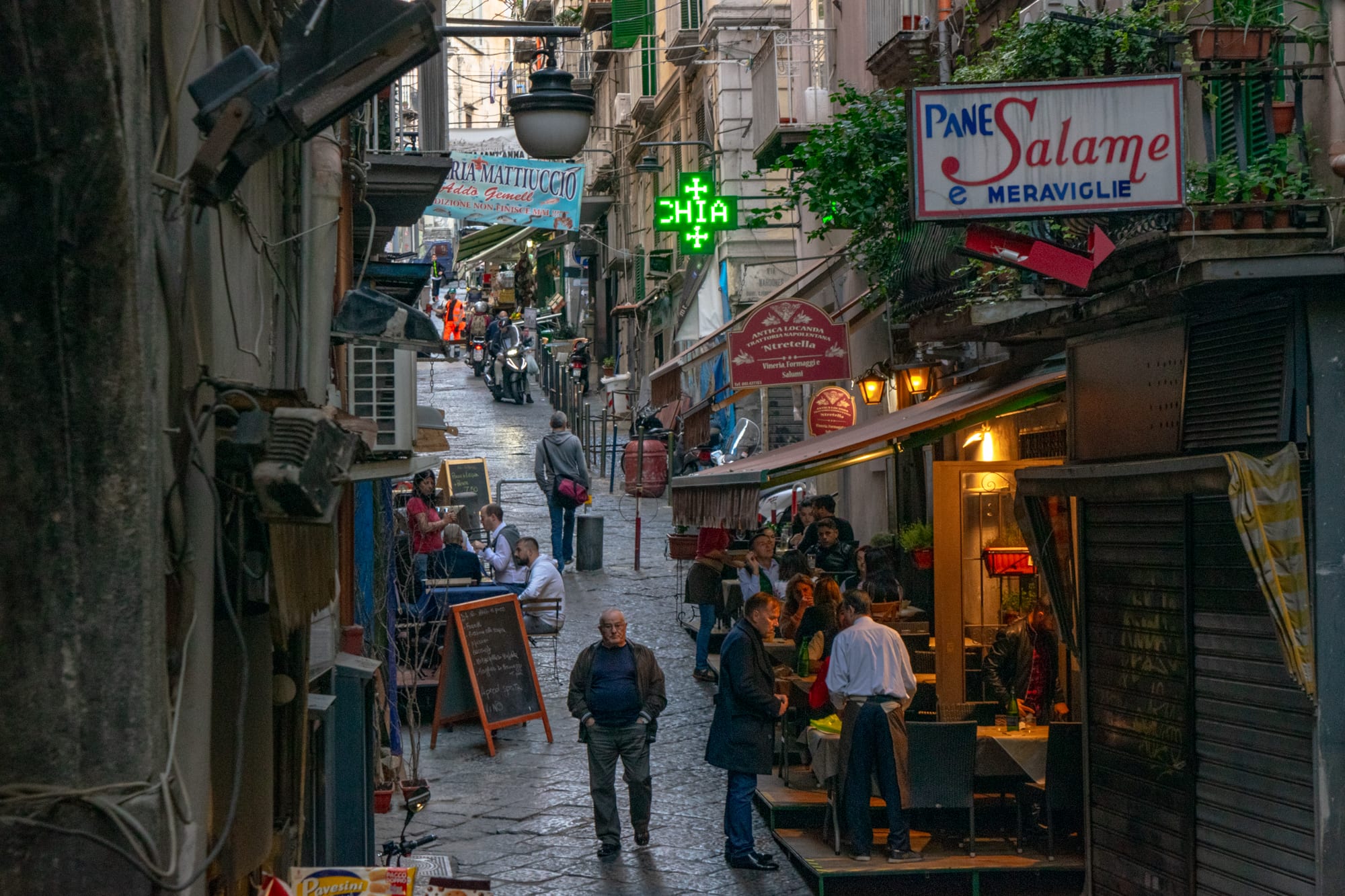 A Nifty One Day Naples Itinerary (+ Travel Guide!)