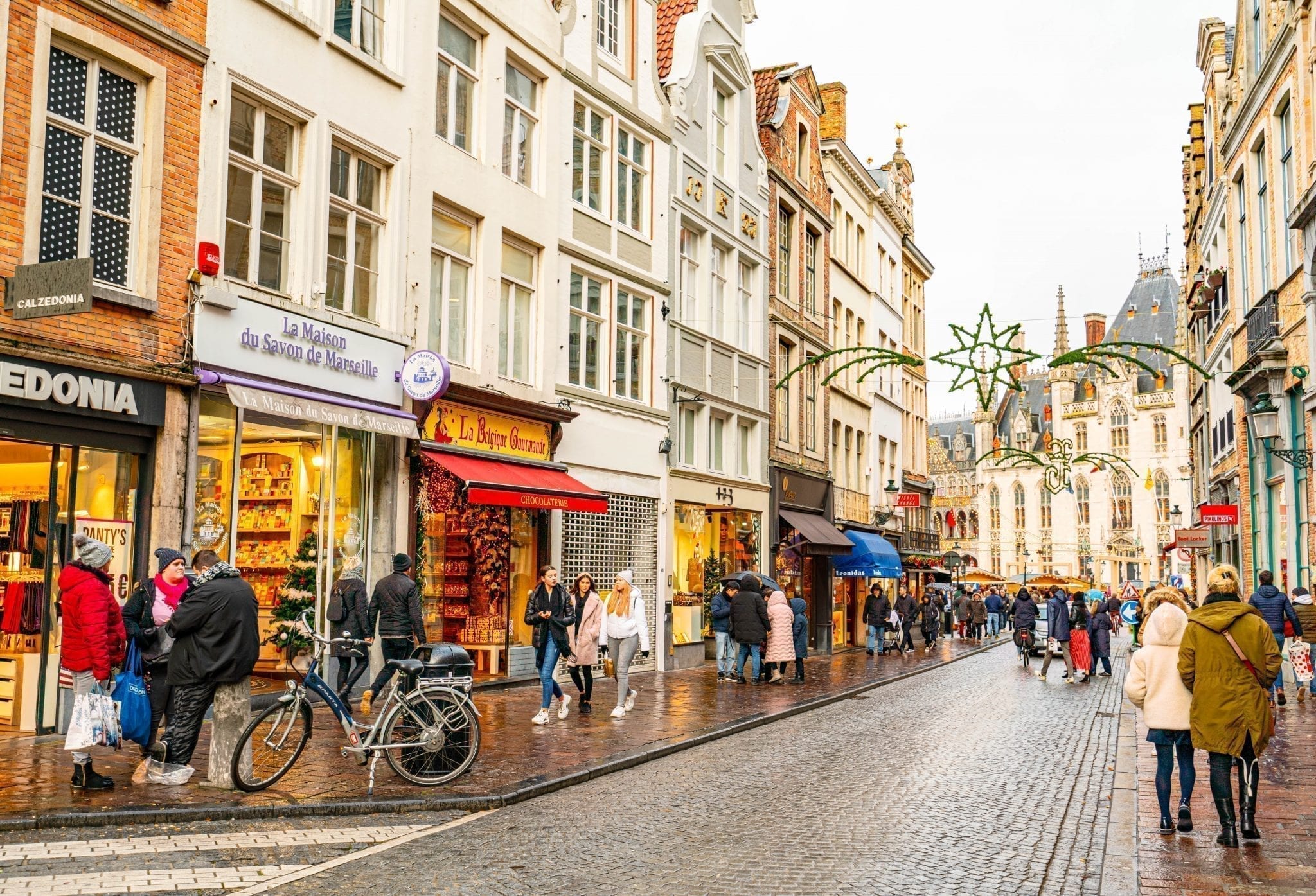 Bruges in Winter: Festive Travel Guide + Christmas Market FAQ