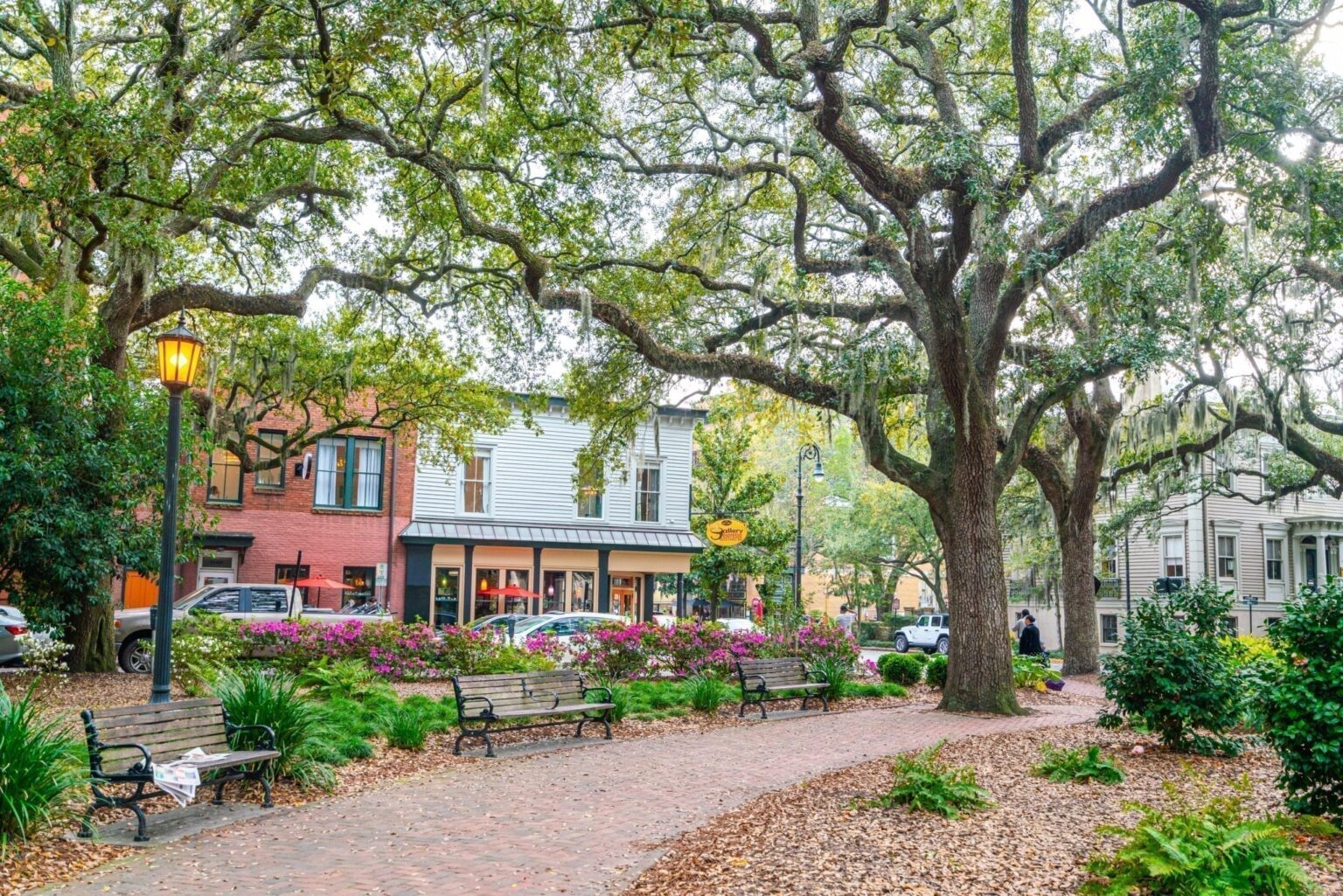 7+ of the Prettiest Streets in Savannah for a Stroll - Our Escape Clause