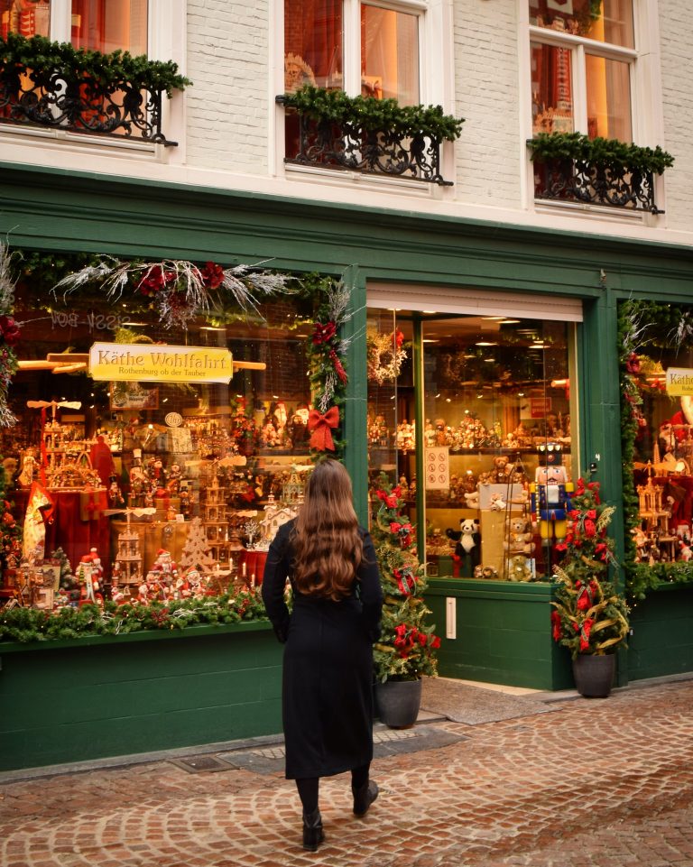 Bruges in Winter: Festive Travel Guide + Christmas Market FAQ