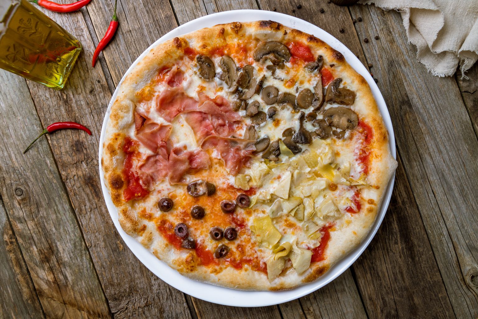 How to Eat Pizza in Italy: 13 Practical Tips (+ Toppings Guide!) - Our ...